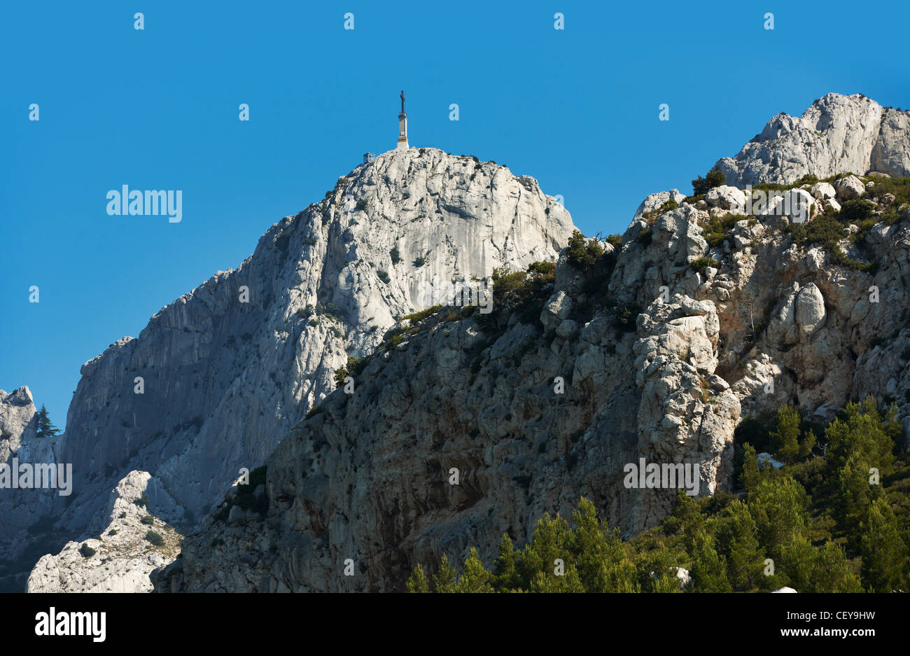Nature scenery with Saint Victoire mountain near Aix en Provence town ...