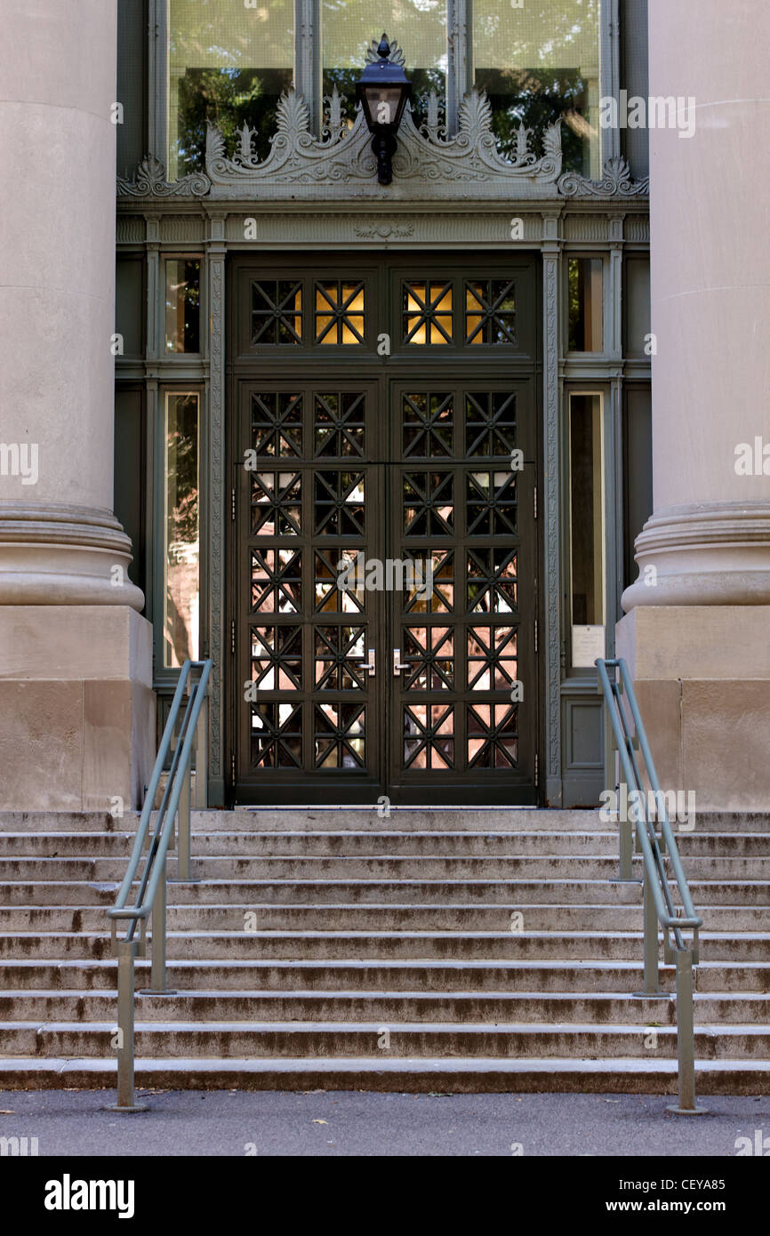 Harvard university gate hi-res stock photography and images - Alamy