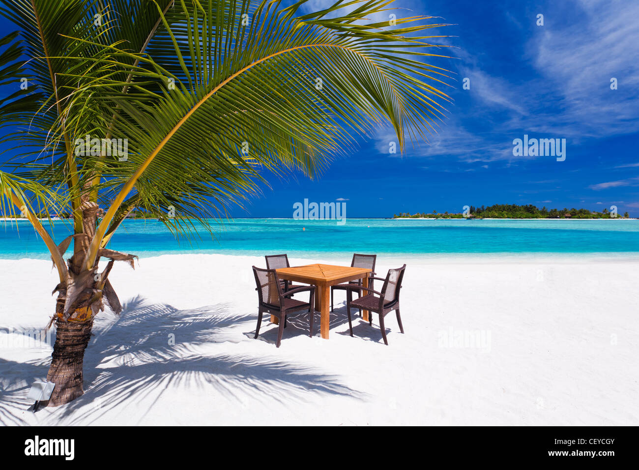 Dining on the beach during vacations with ocean and sky Stock Photo - Alamy
