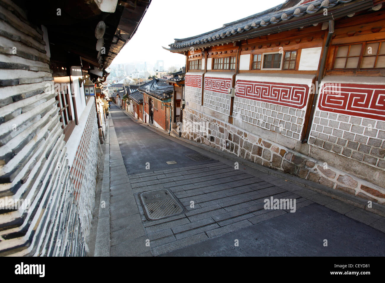 Traditonal Korean street in the Bukchon Hanok Village in Seoul, South ...