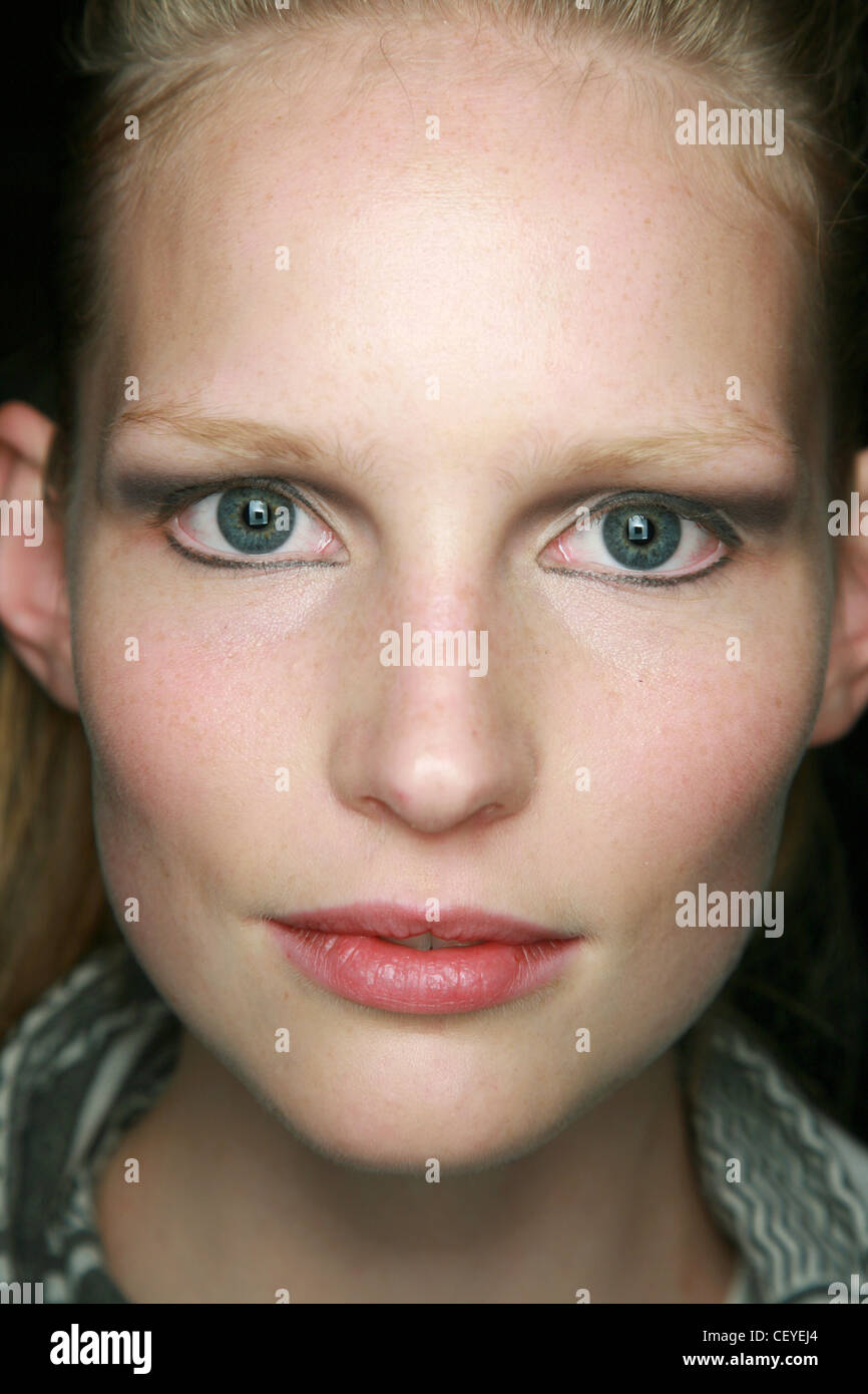 Costume National Backstage Paris Ready to Wear Spring Summer Model ...