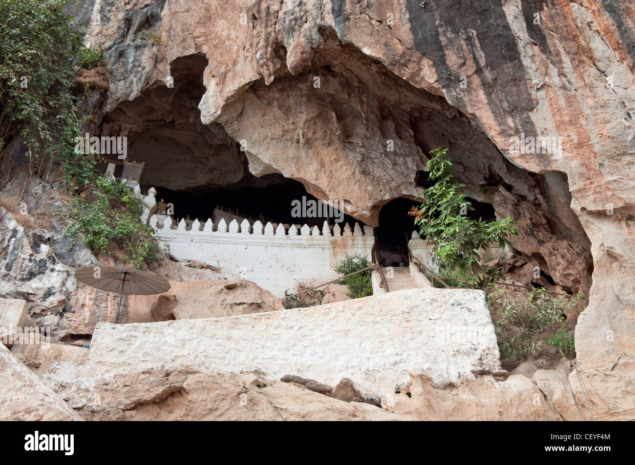 Laos cave statues hi-res stock photography and images - Alamy