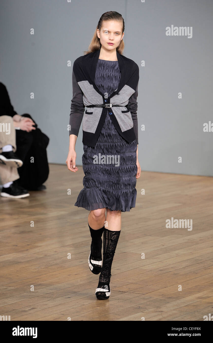 Nicole Farhi London Ready to Wear Autumn Winter Female model wearing a ...