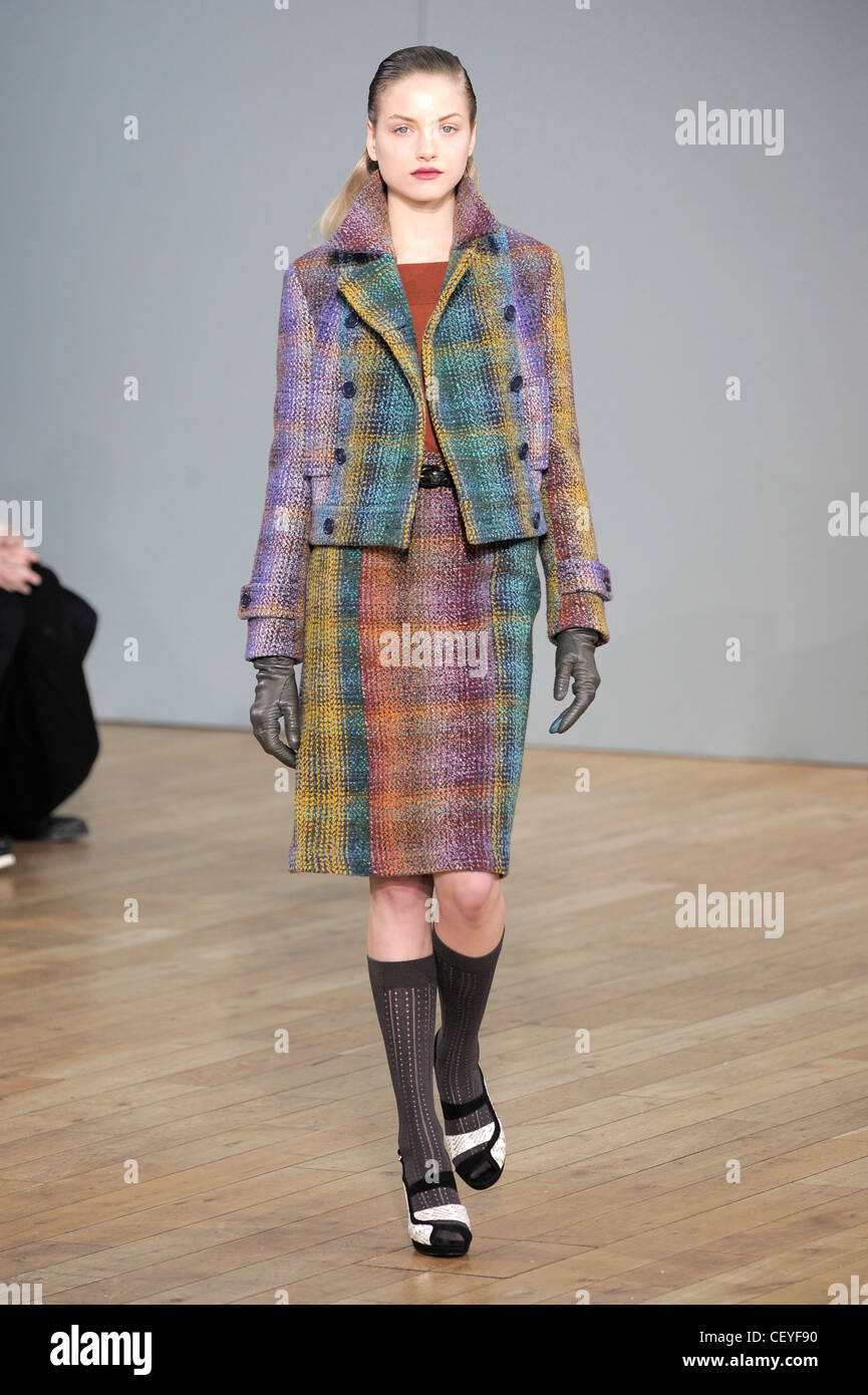 Nicole Farhi London Ready to Wear Autumn Winter Female model wearing a ...