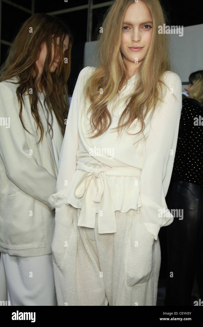 Chloe Backstage Paris Ready to Wear Spring Summer Female wearing belted ...