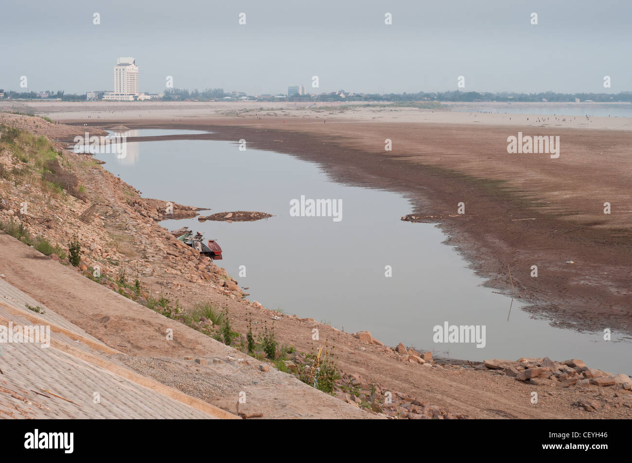 River bottom hi-res stock photography and images - Alamy