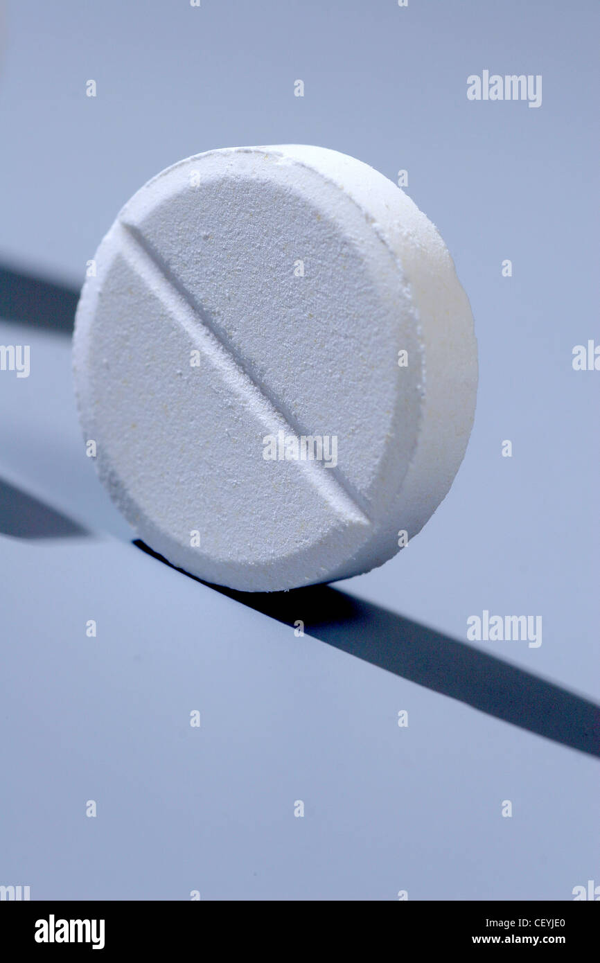 A single white tablet Stock Photo - Alamy