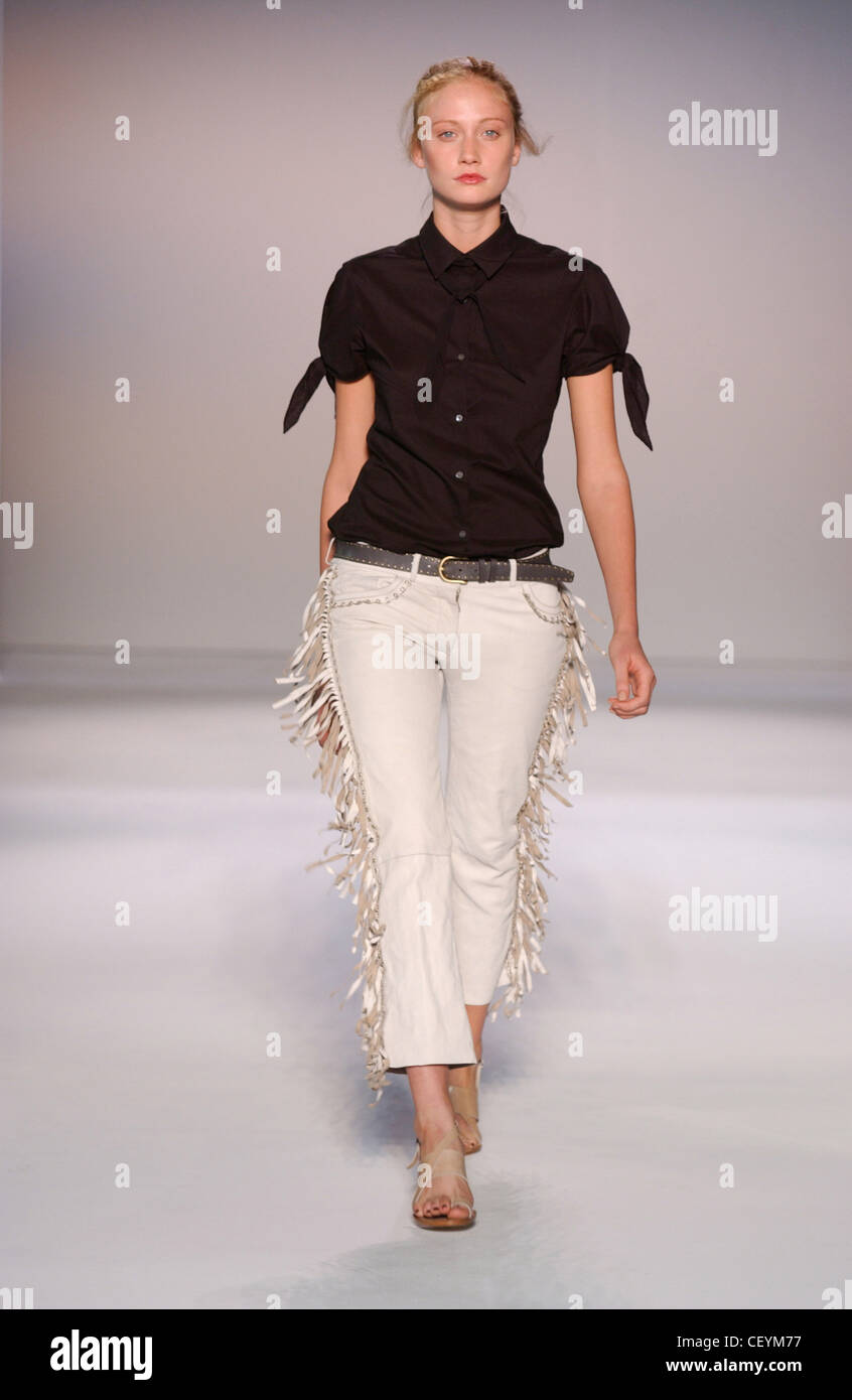 Nicole Farhi London Fashion Ready to Wear Spring Summer Stock Photo - Alamy