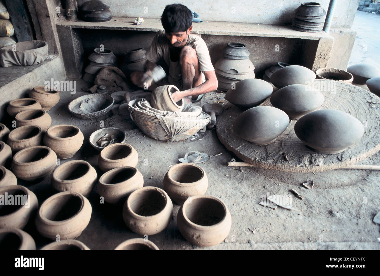 Potter at work ( India Stock Photo - Alamy