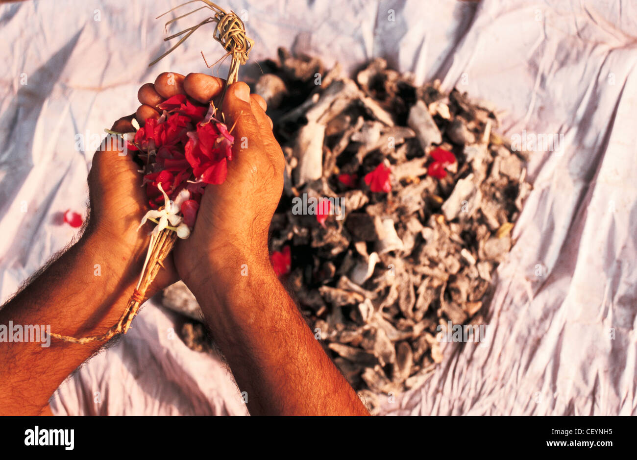 Hindu death hi-res stock photography and images - Alamy