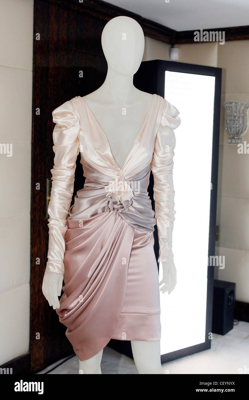 Vionnet Paris Ready to Wear Autumn Winter Mannequin wearing gathered ...