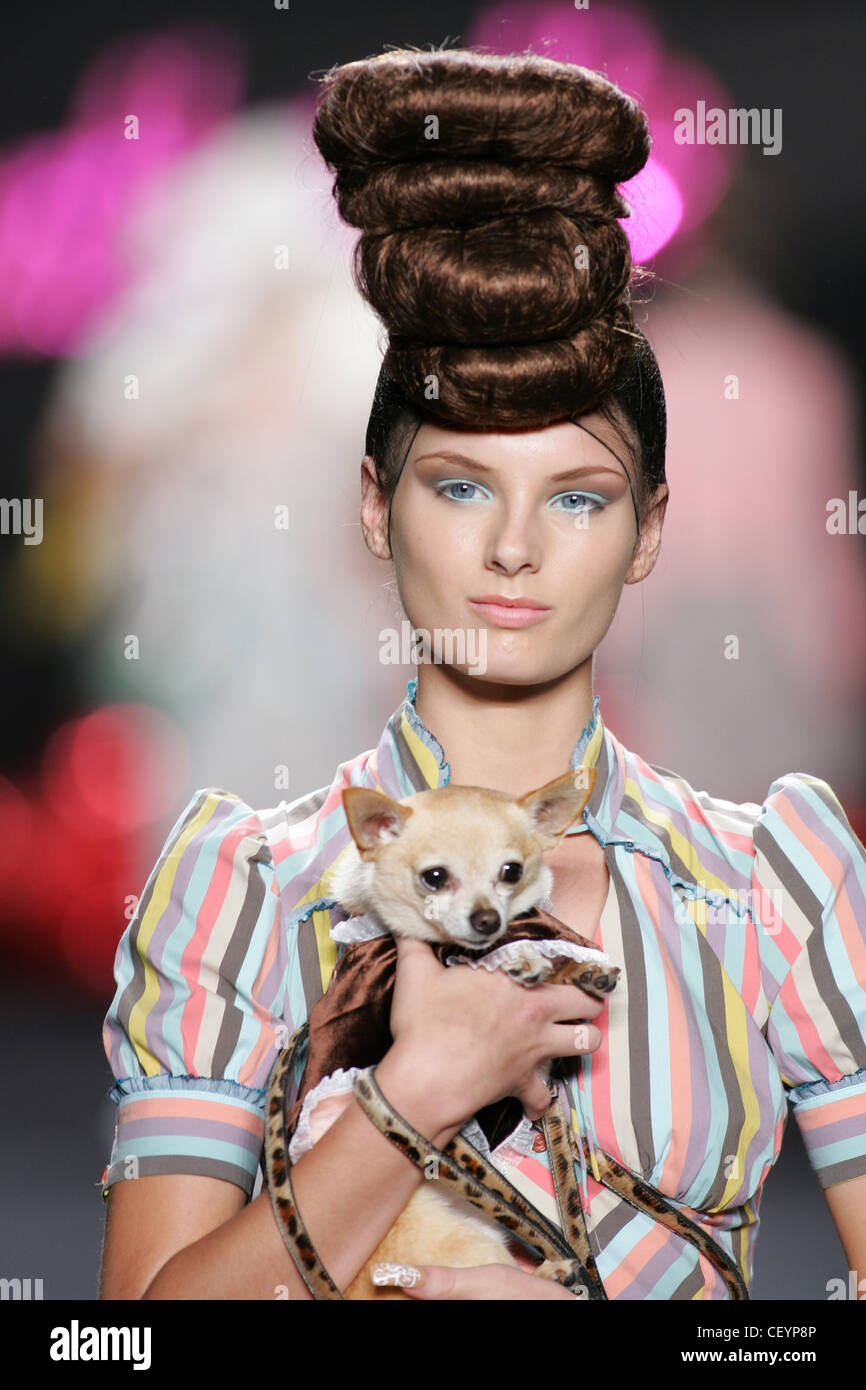 Hair piled up on top of head hi-res stock photography and images - Alamy