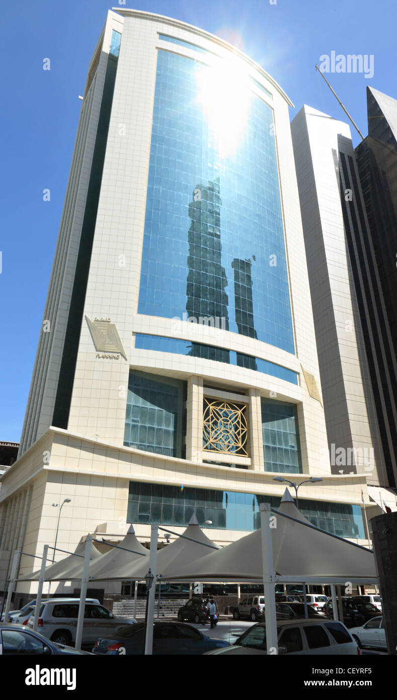 Qatar's development planning council's tower in Dafna (New District ...