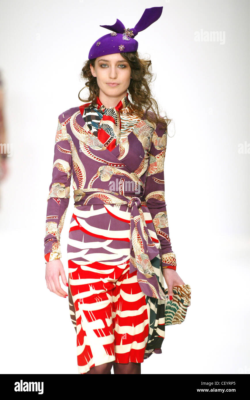 Issa London Ready to Wear Autumn Winter Brunette female modelElizabeth ...