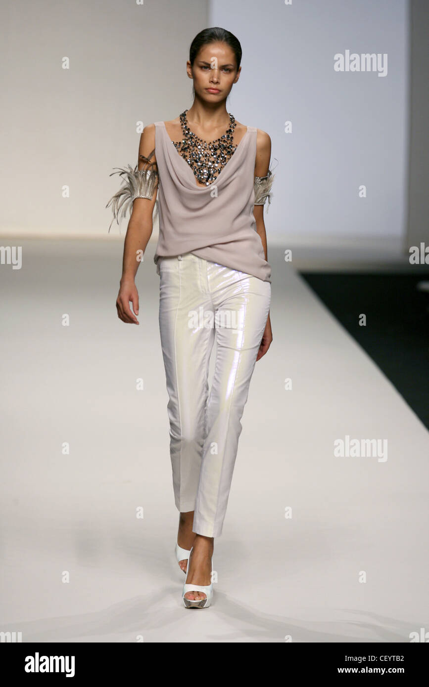 La Perla Milan Ready to Wear Spring Summer Brunette model wearing a ...