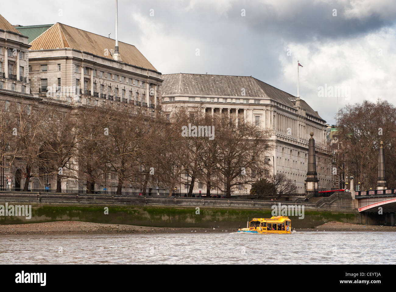 London Duck Tour Amphibious Vehicle Sailing down the Thames Stock Photo ...