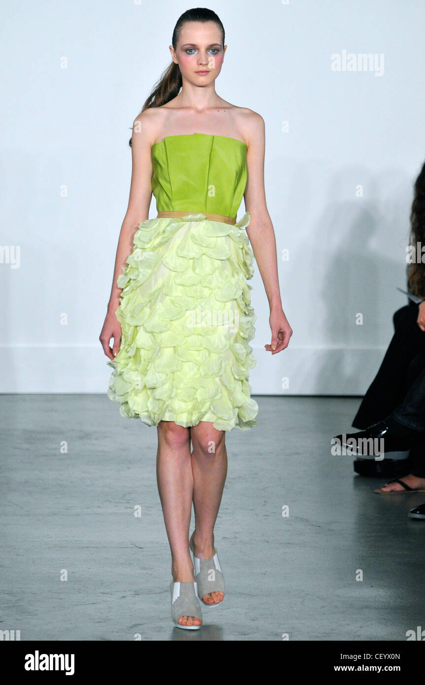 Behnaz Sarafpour New York Ready to Wear Spring Summer Model wearing a ...
