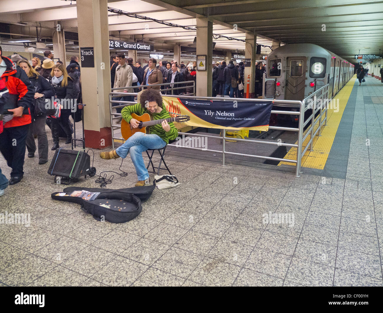 Grand central shuttle subway station in NYC Stock Photo - Alamy