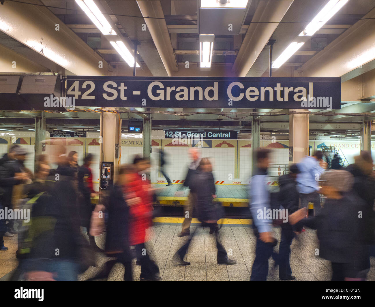Men waiting for nyc subway hi-res stock photography and images - Alamy
