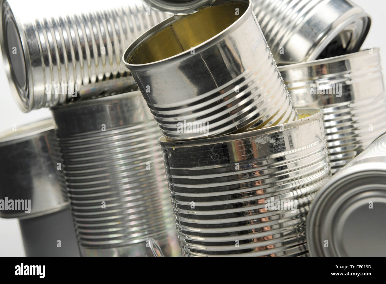 Image of a tin can hi-res stock photography and images - Alamy