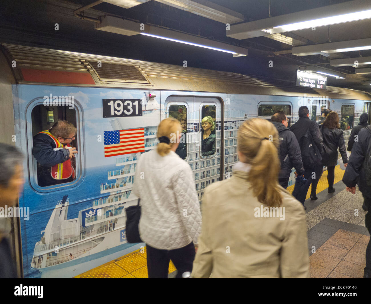 Grand central shuttle subway station in NYC Stock Photo - Alamy