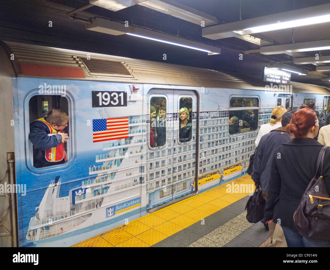 Grand central shuttle subway station in NYC Stock Photo - Alamy