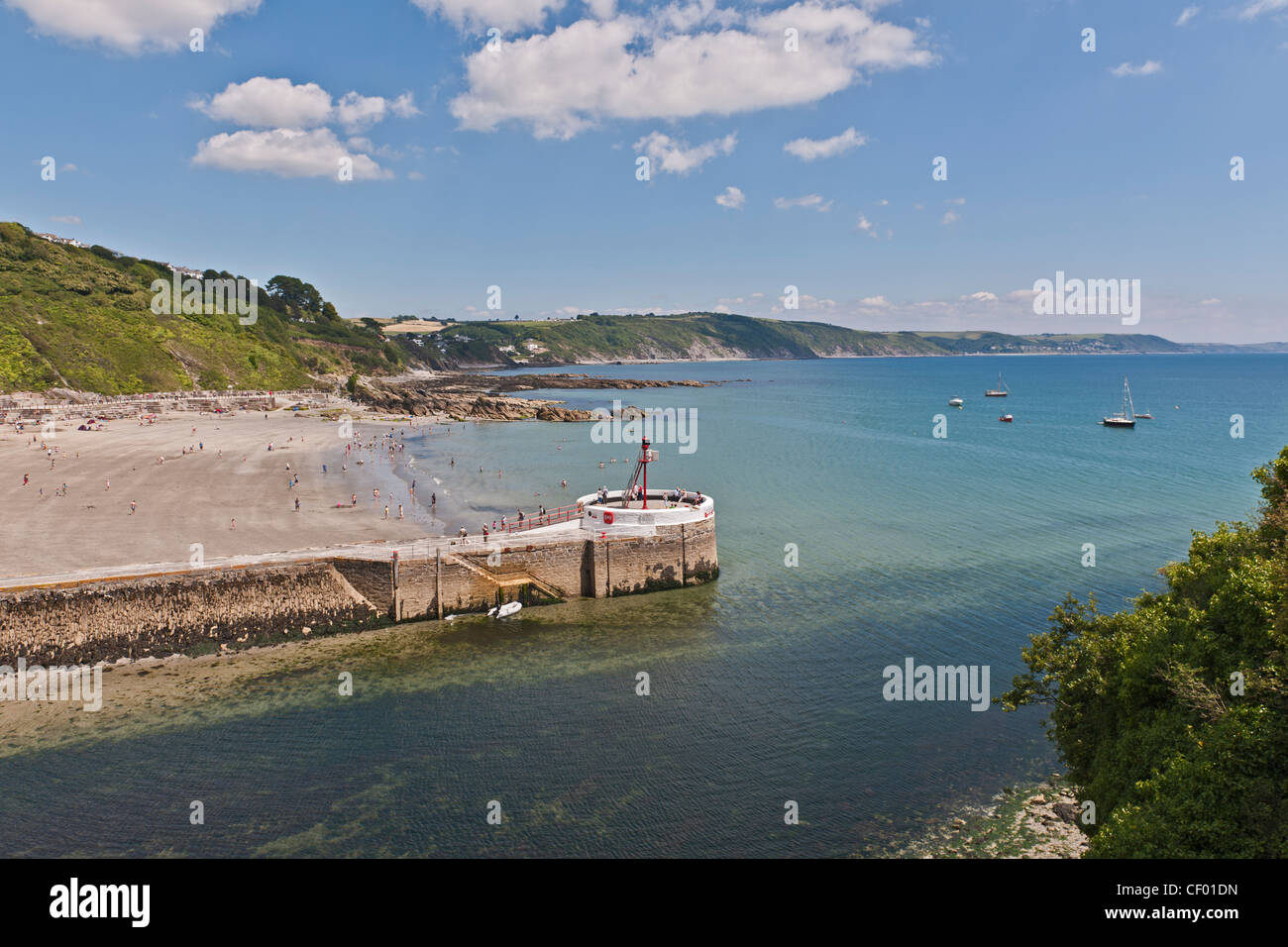 Looe, Looe Harbour Entrance, Banjo Pier, East Looe Beach, Cornwall ...