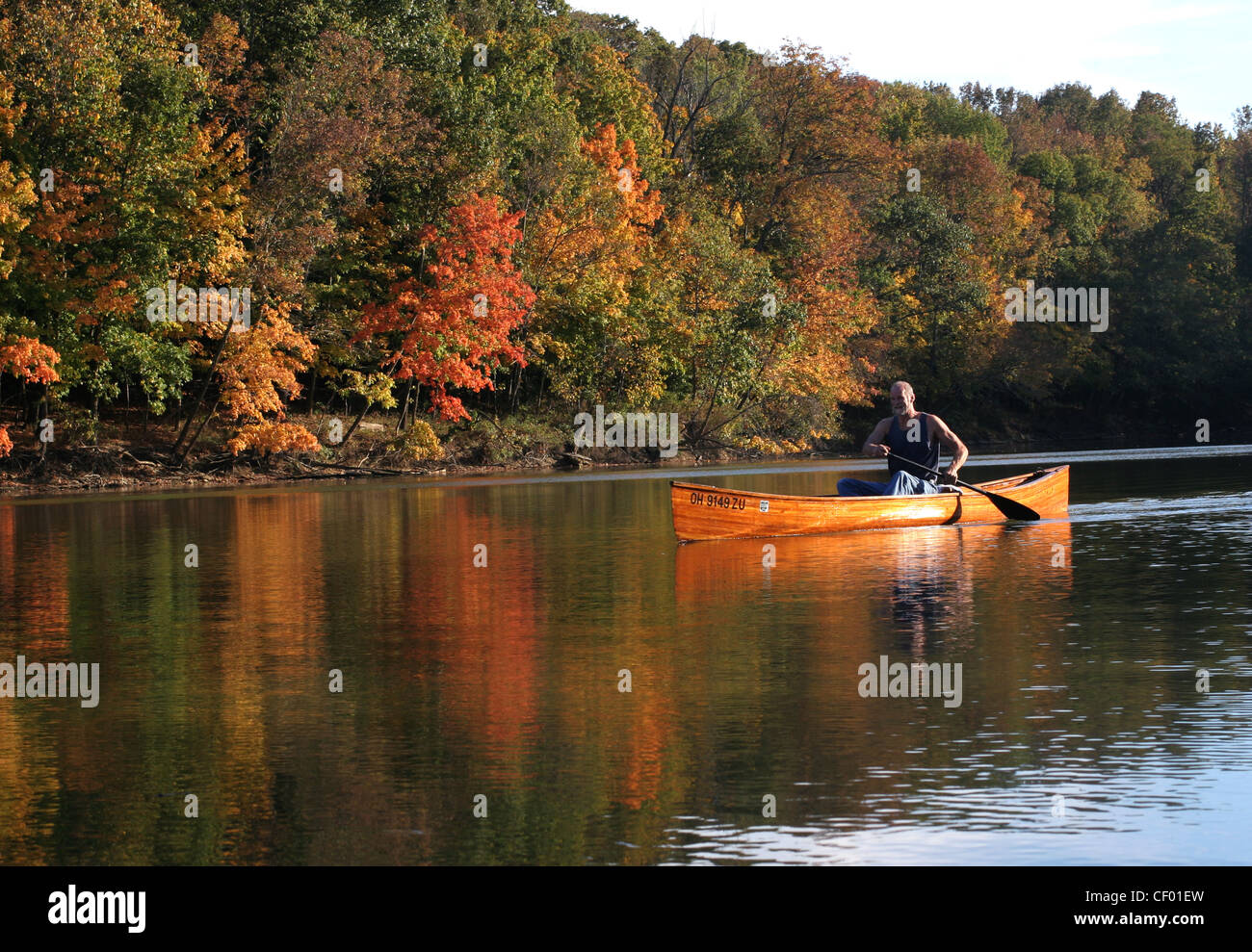 Canoe fall leaves on Ohio lake paddling Stock Photo - Alamy