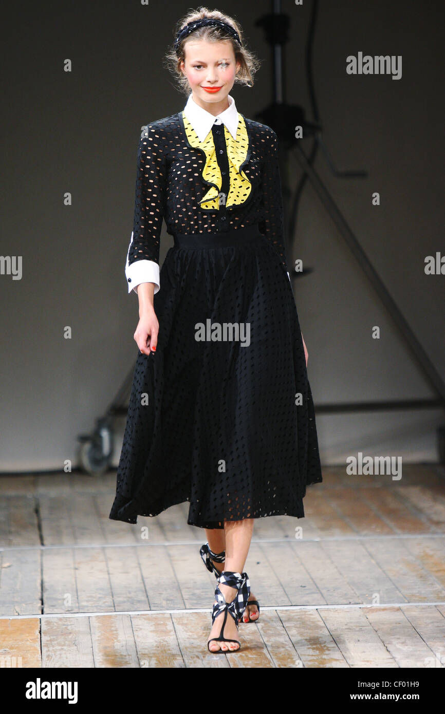 Moschino Cheap & Chic Milan Ready to Wear Spring Summer 2011 Stock ...