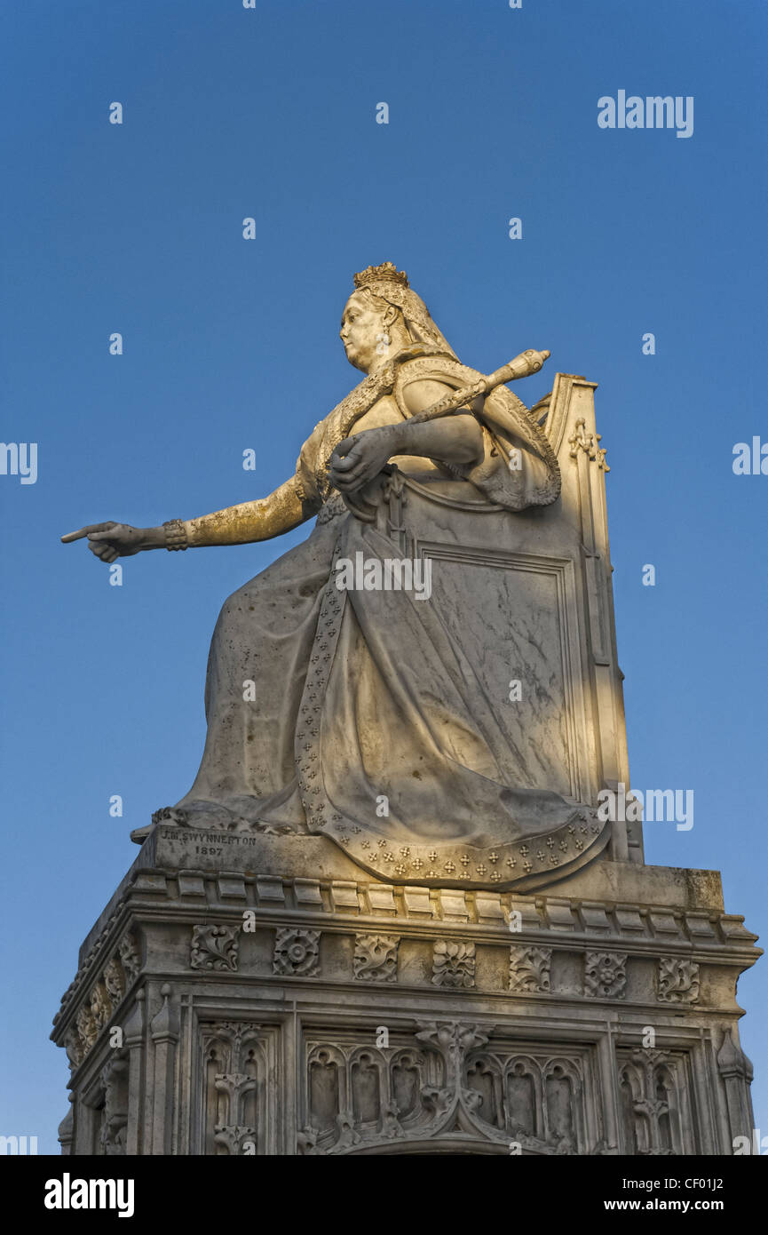 Queen victoria statue on queen hi-res stock photography and images - Alamy