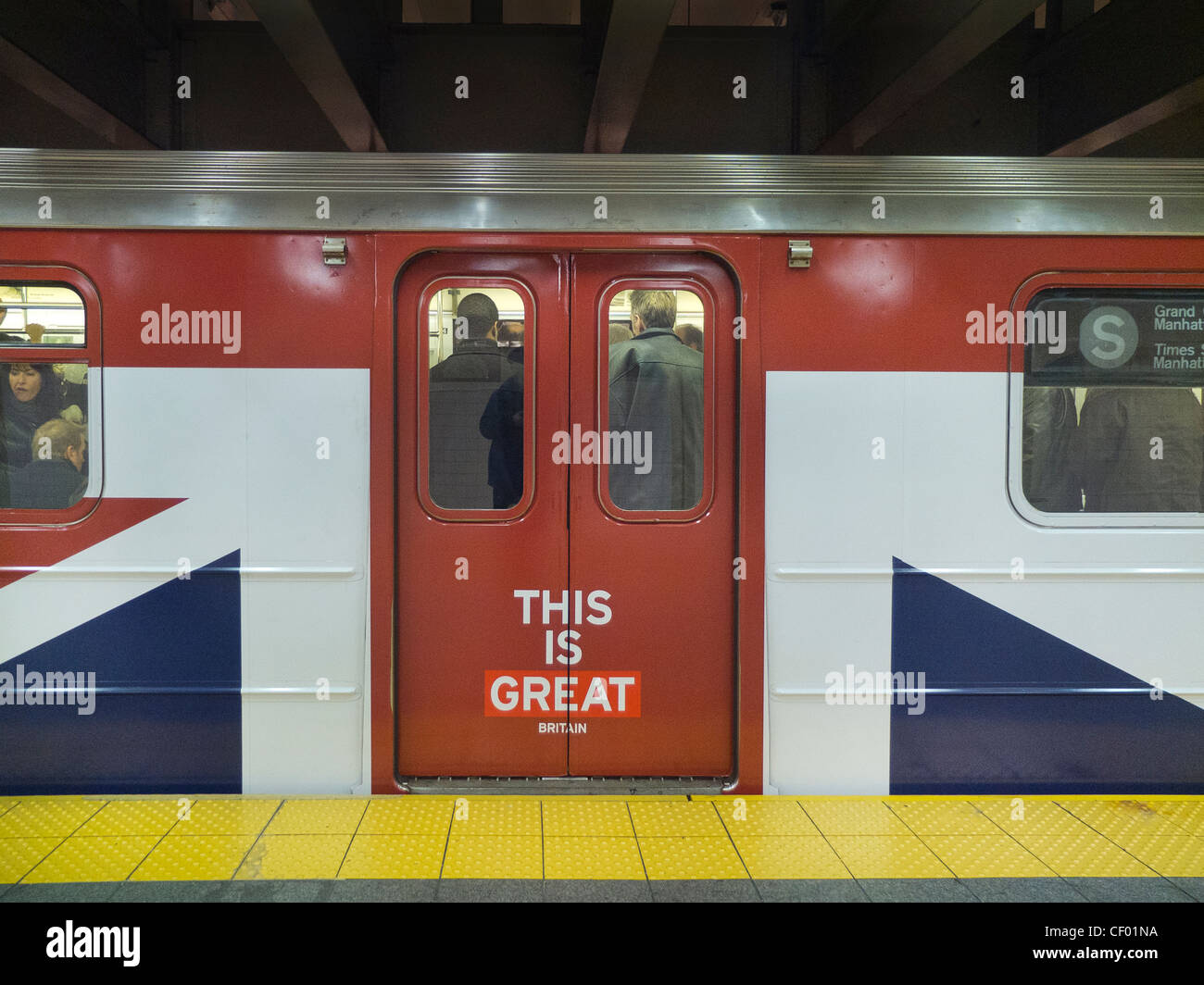 Grand central shuttle subway station in NYC Stock Photo - Alamy