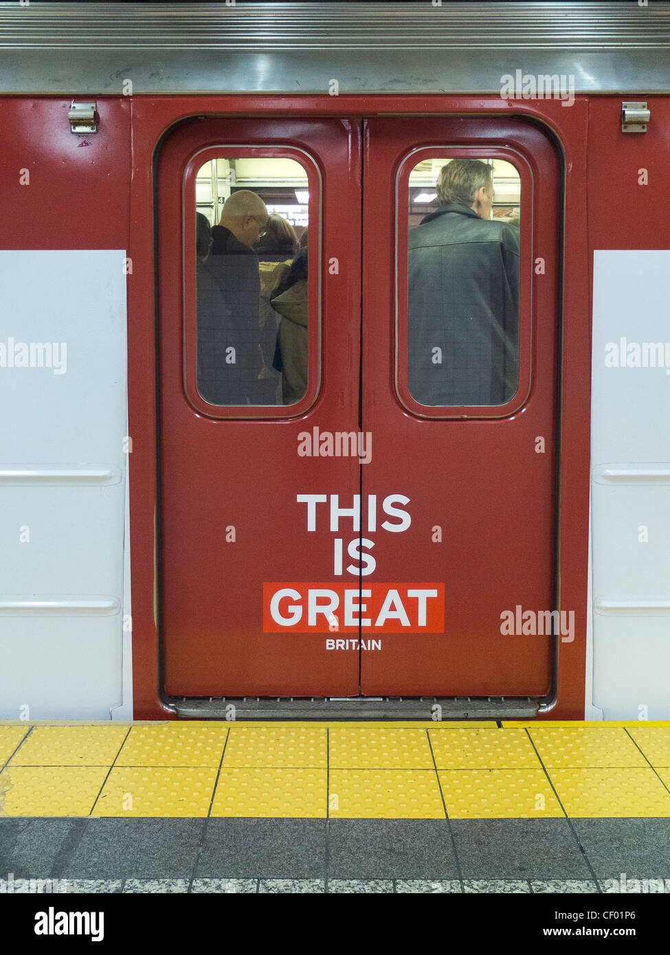 Grand central shuttle subway station in NYC Stock Photo - Alamy