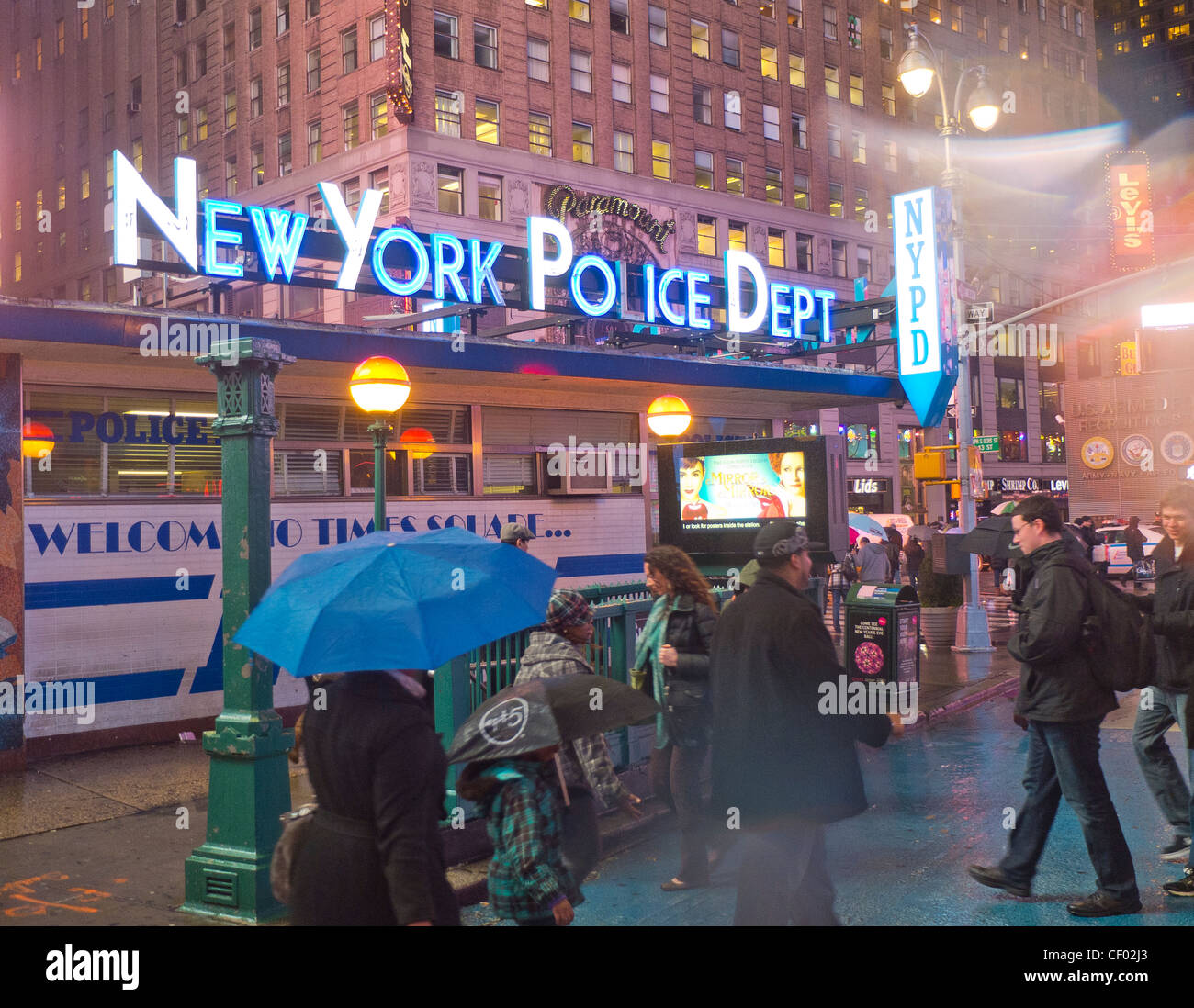 times square in the rain Stock Photo - Alamy