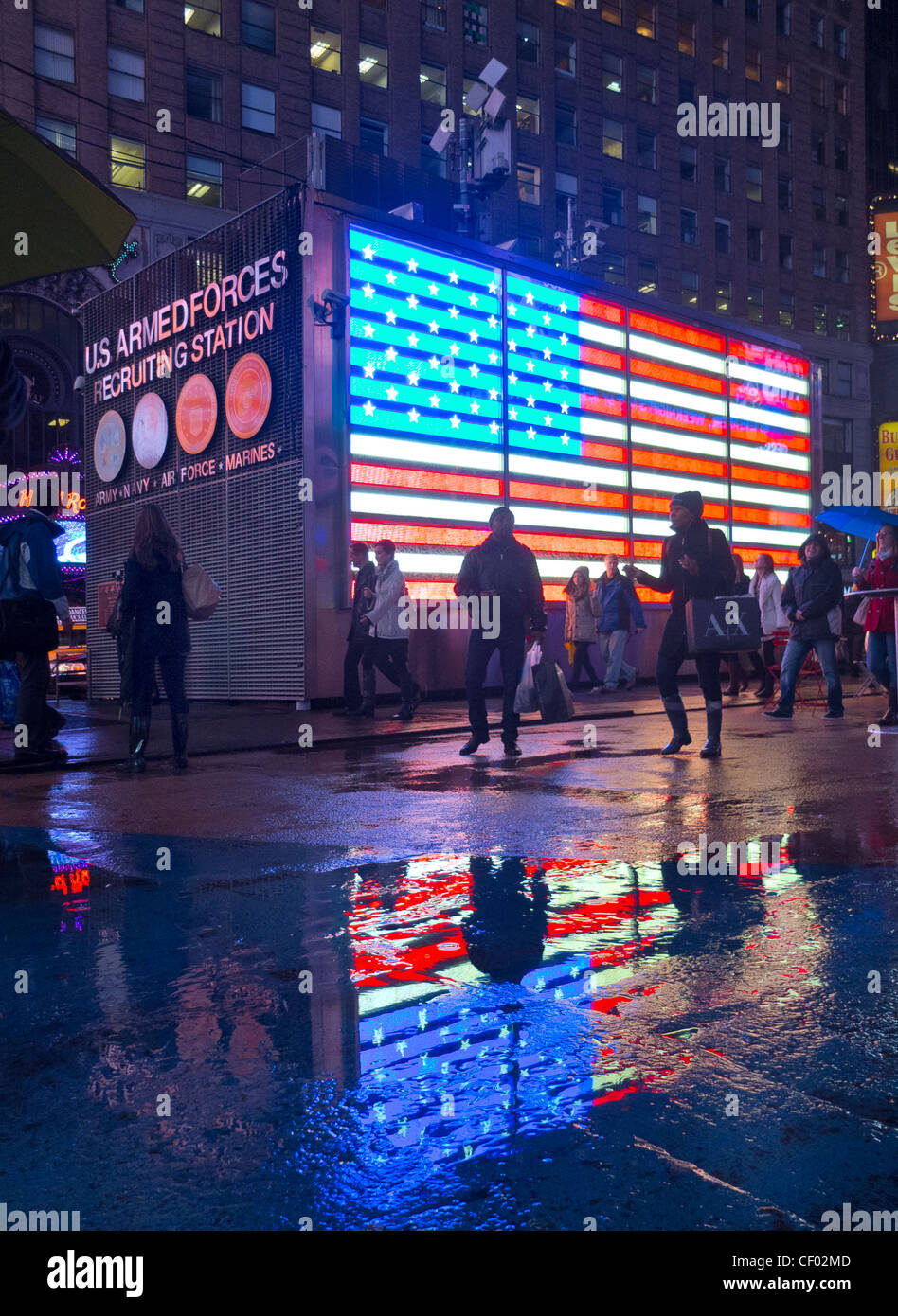Times square armed forces recruiting station hi-res stock photography ...