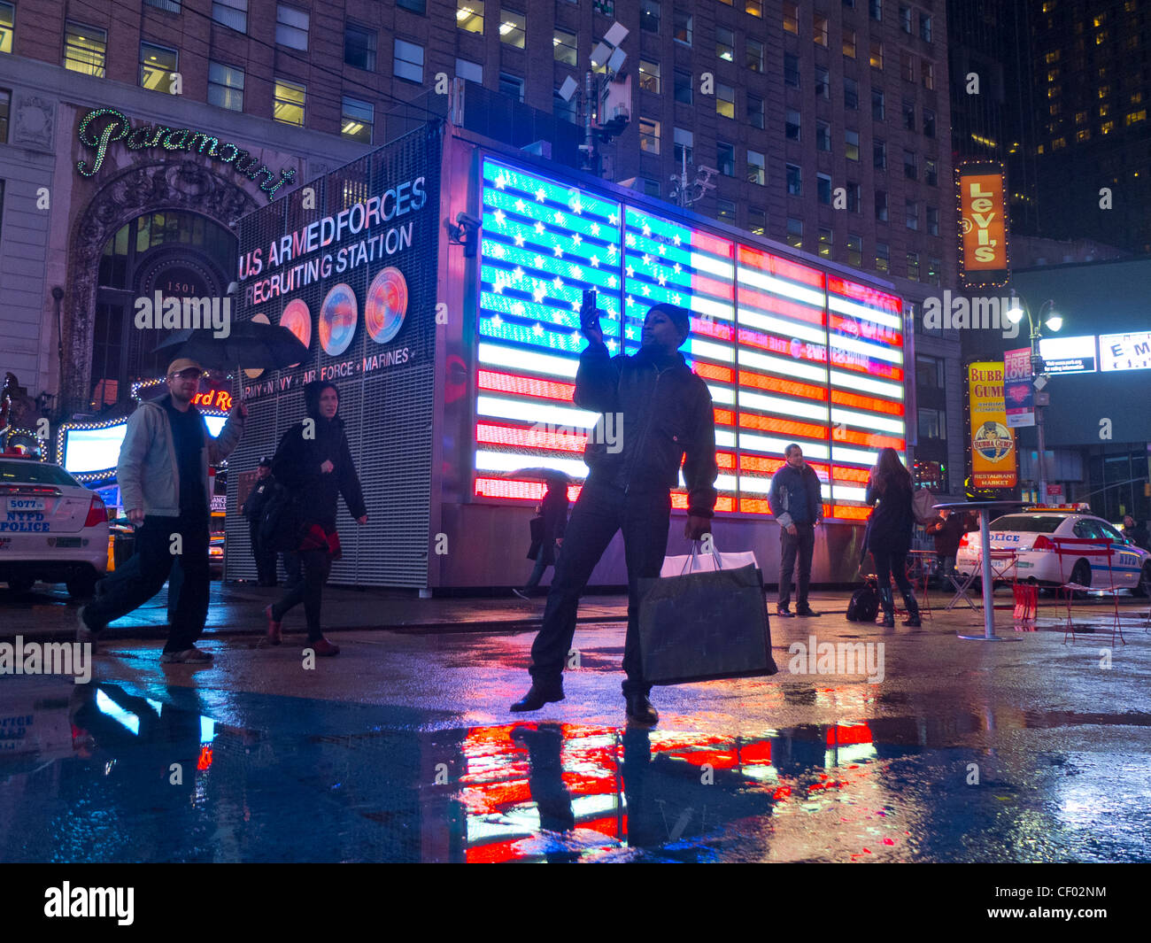 Armed forces times square recruiting station hi-res stock photography ...