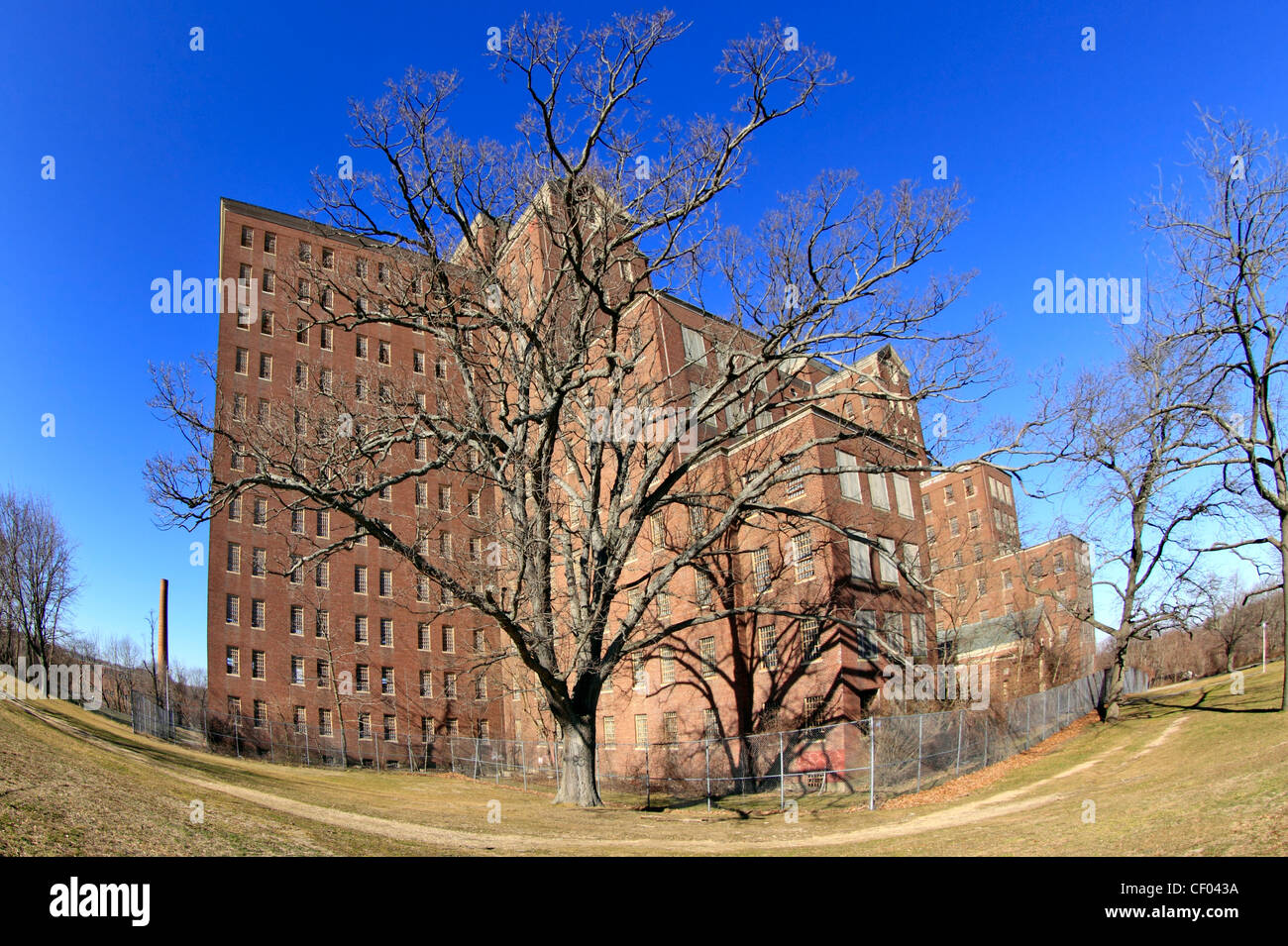 Closed and abandoned building 93 at the Kings Park Psychiatric Hospital ...
