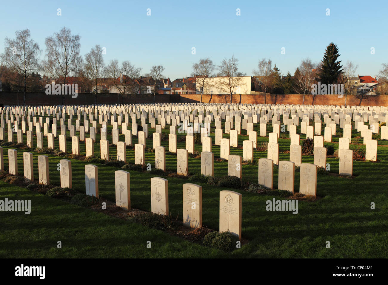 First World War graves at the Faubourg d'Amiens Cemetery in Arras ...