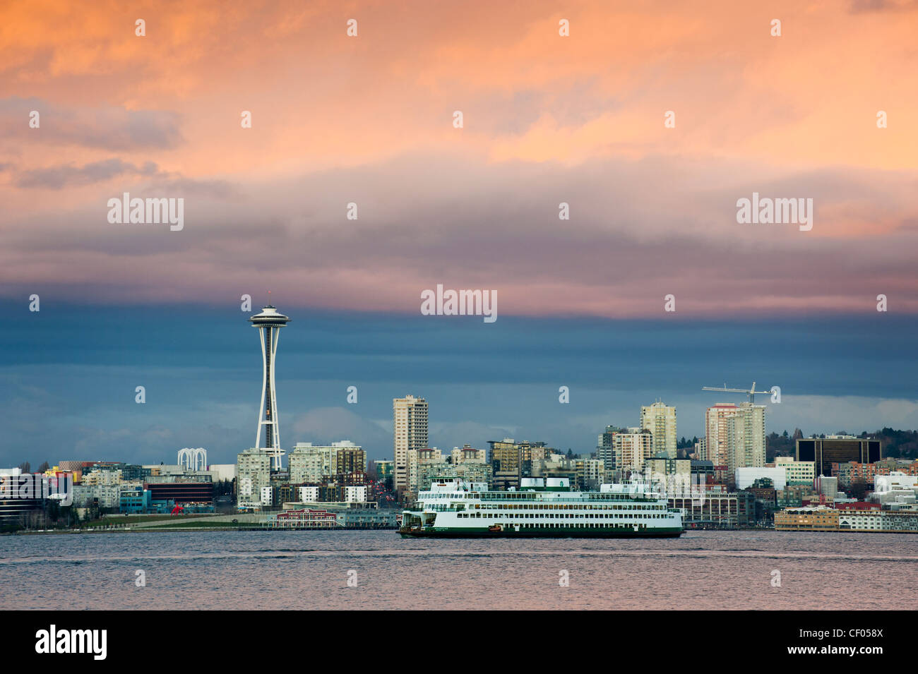 A beautiful Seattle skyline sunset along the Elliott Bay waterfront ...