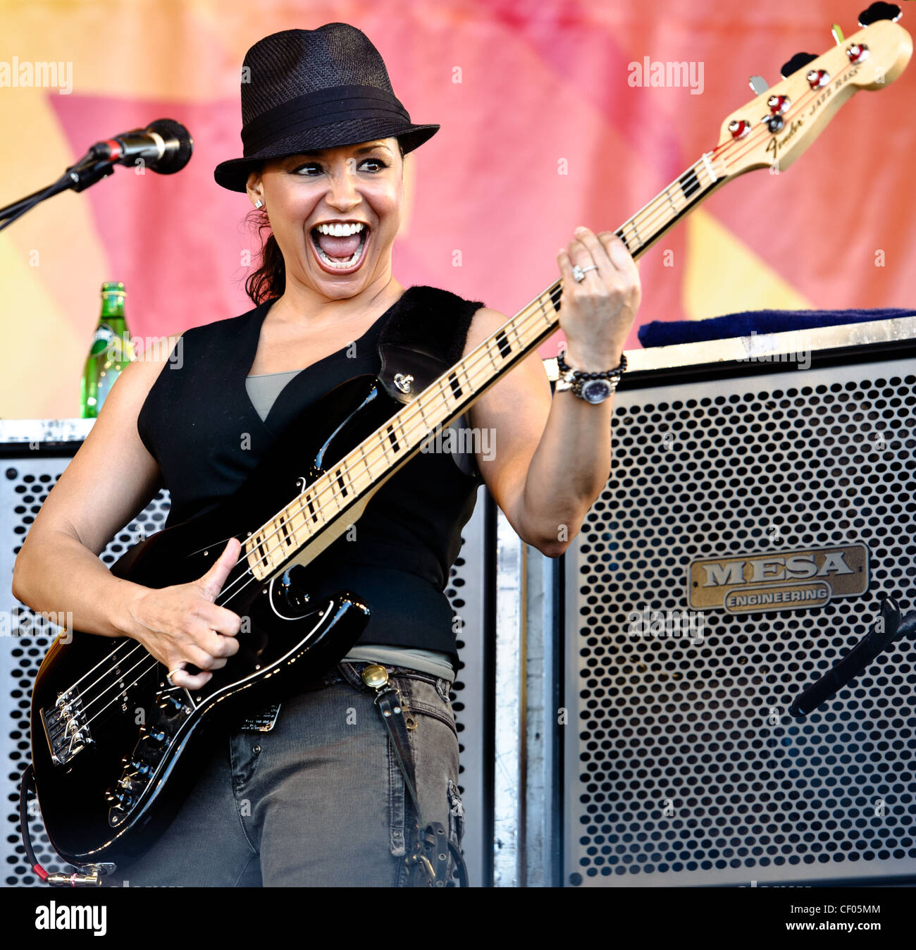 Jeff Beck playing with Jason Rebello on keyboards, Rhonda Smith on bass ...