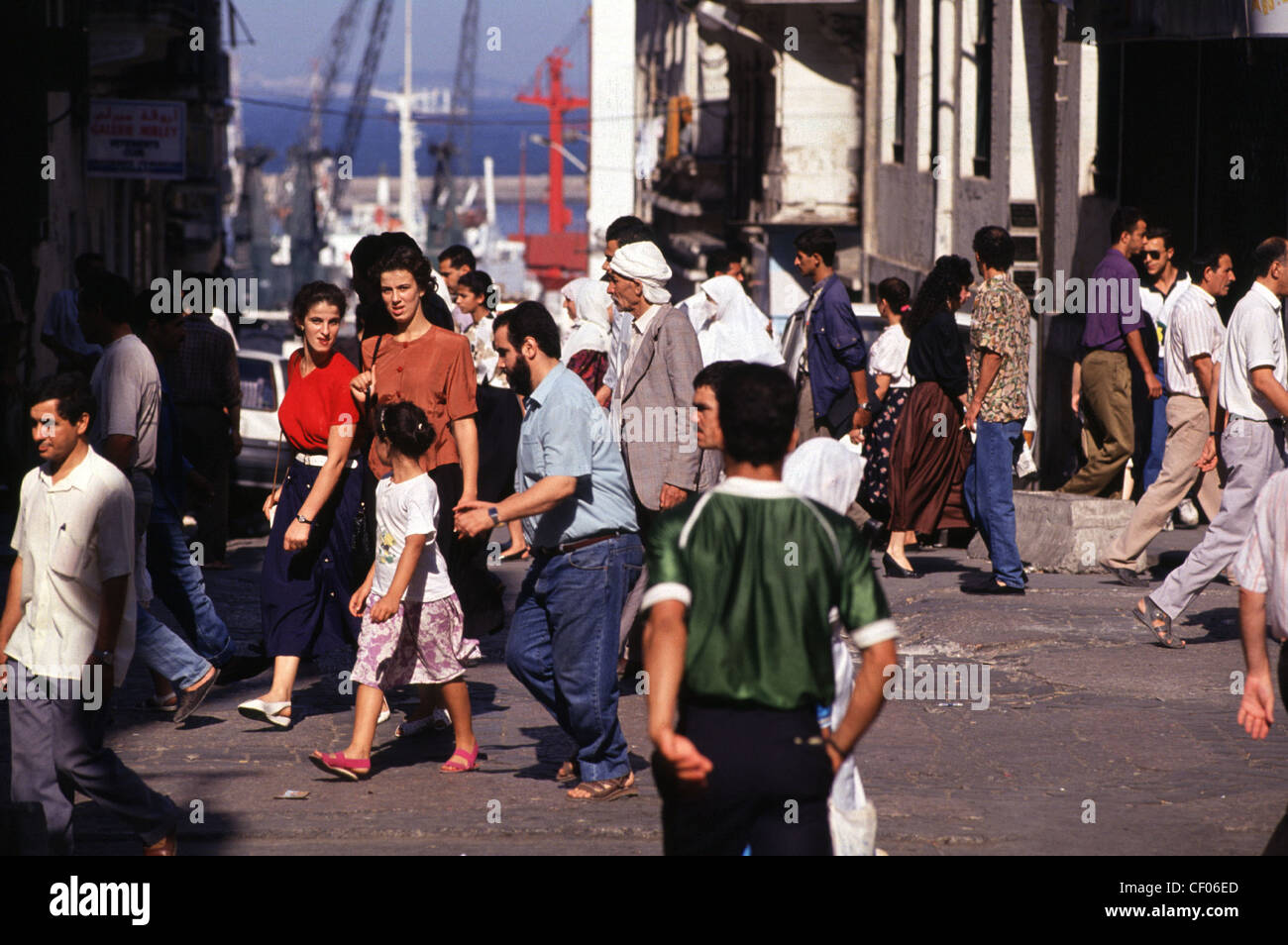 Algiers algeria street people hi-res stock photography and images - Alamy