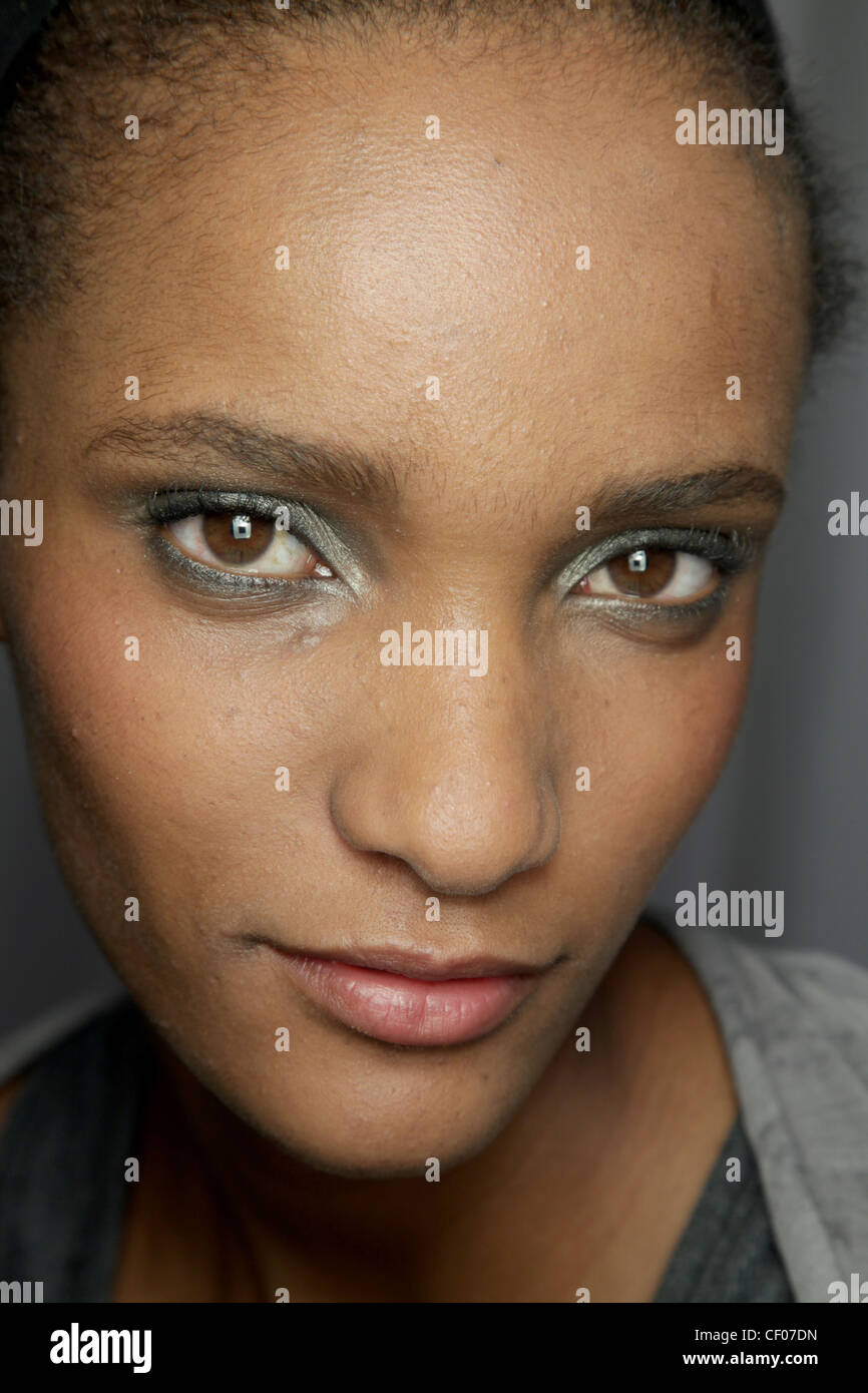Reed Krakoff Backstage New York Ready to Wear Spring Summer 2011 Stock ...
