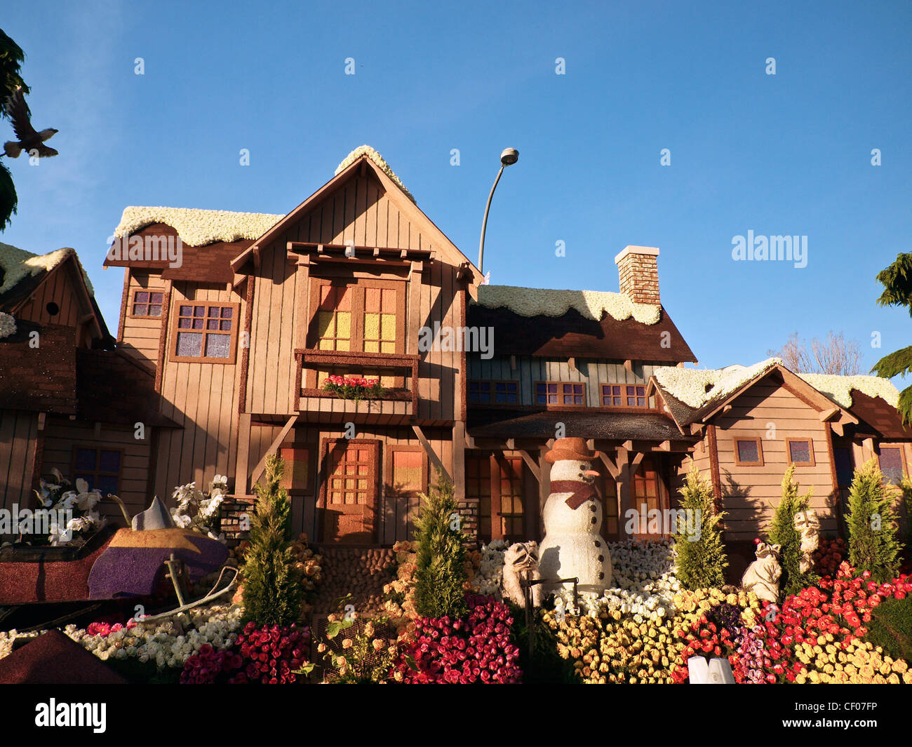 Parade float flowers pageant hi-res stock photography and images - Alamy