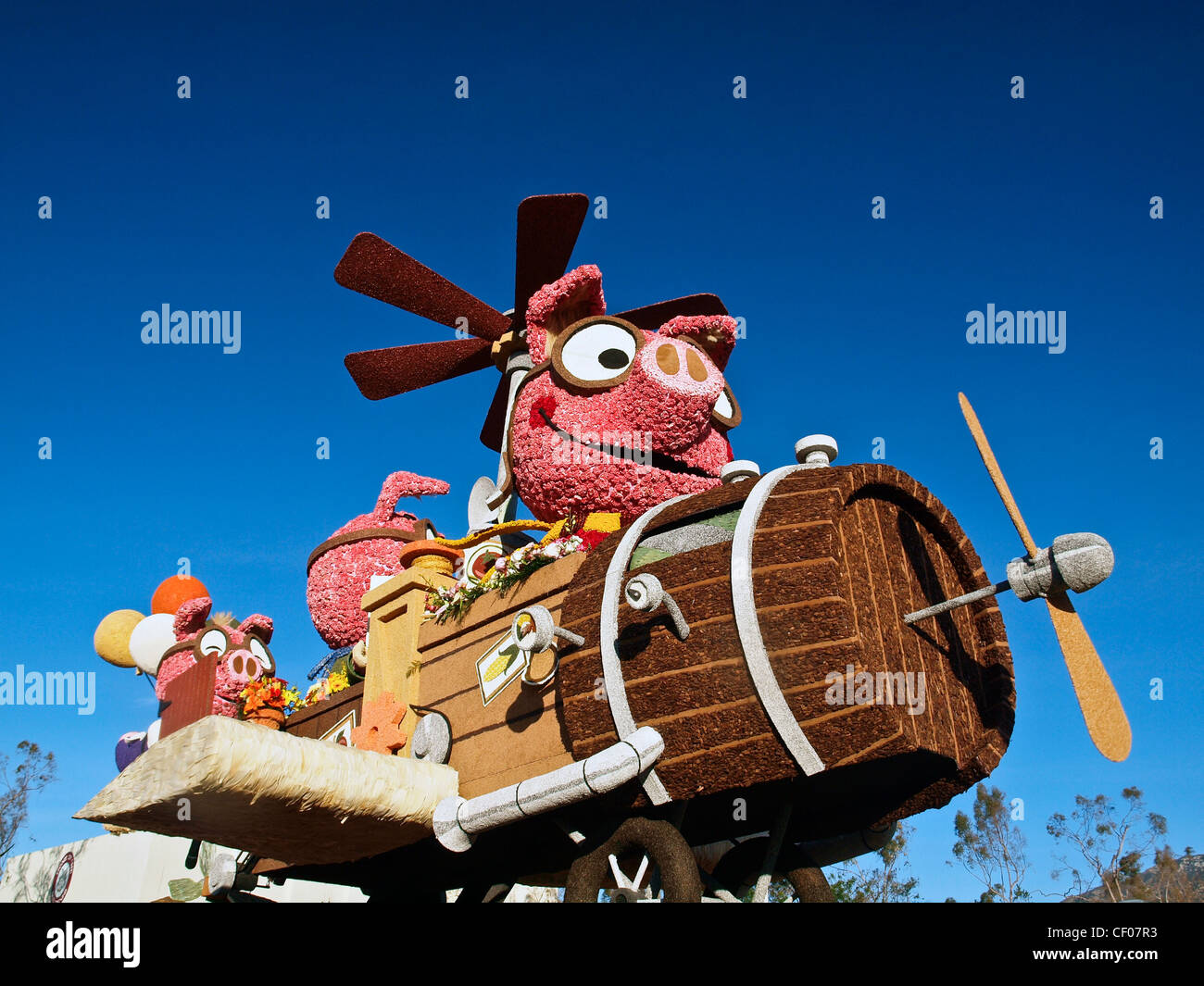 Parade float flowers pageant hi-res stock photography and images - Alamy