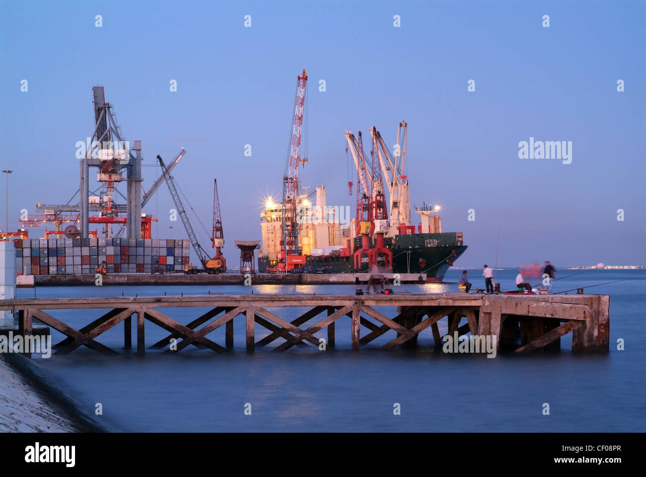 Harbor and tagus hi-res stock photography and images - Alamy