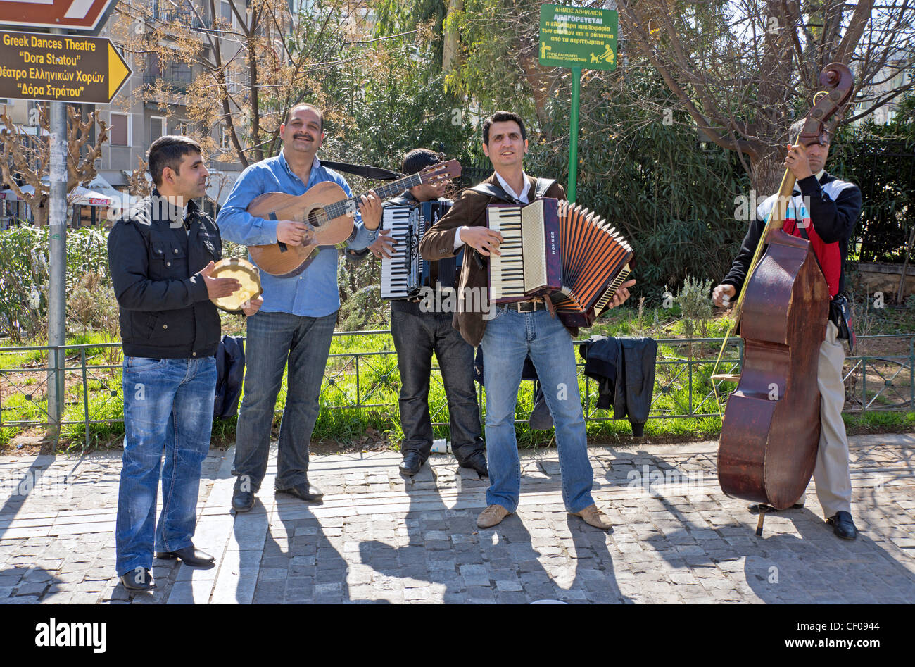 Street musicians hi-res stock photography and images - Alamy