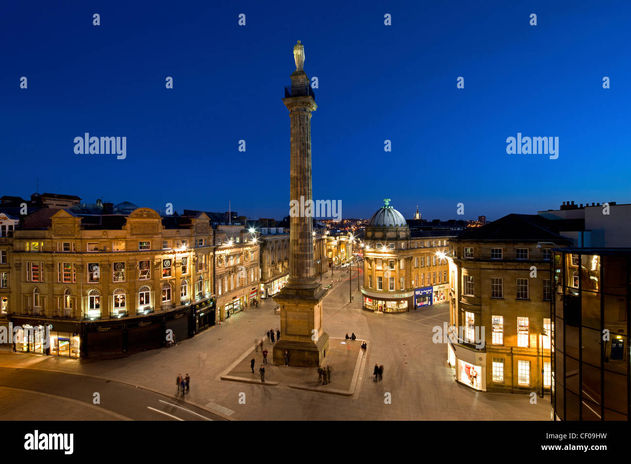 Grey's Monument and cityscape of Newcastle upon Tyne at dusk, Newcastle ...