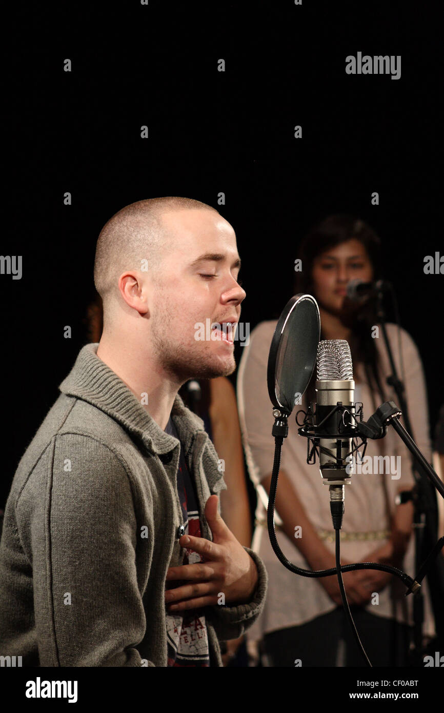 Singer, songwriter Maverick Sabre performs 'I need' for students at the ...