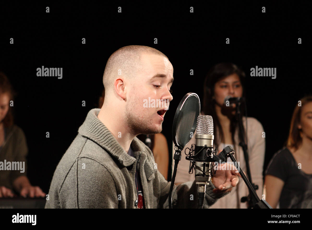 Singer, songwriter Maverick Sabre performs 'I need' for students at the ...