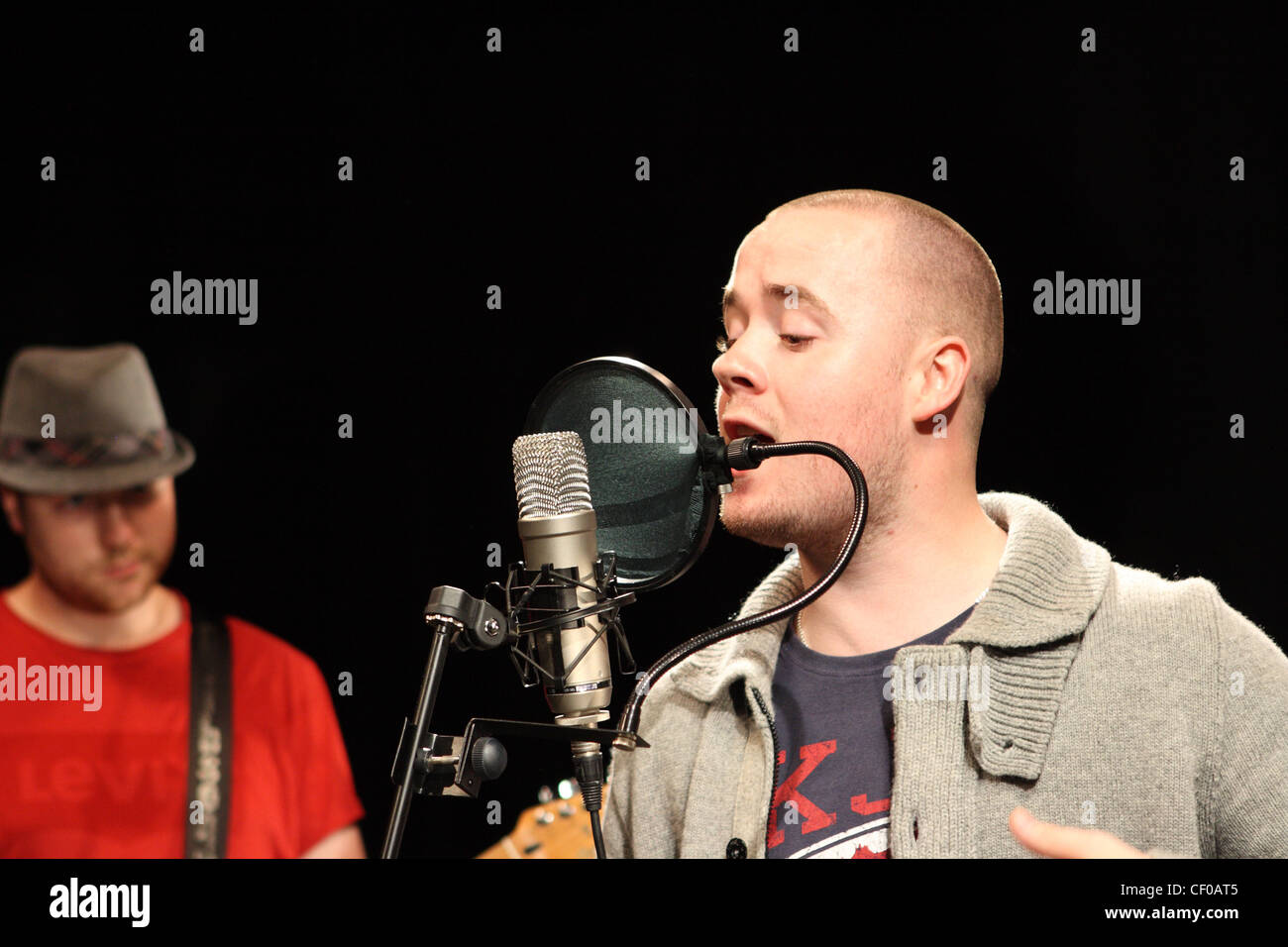 Singer, songwriter Maverick Sabre performs 'I need' for students at the ...