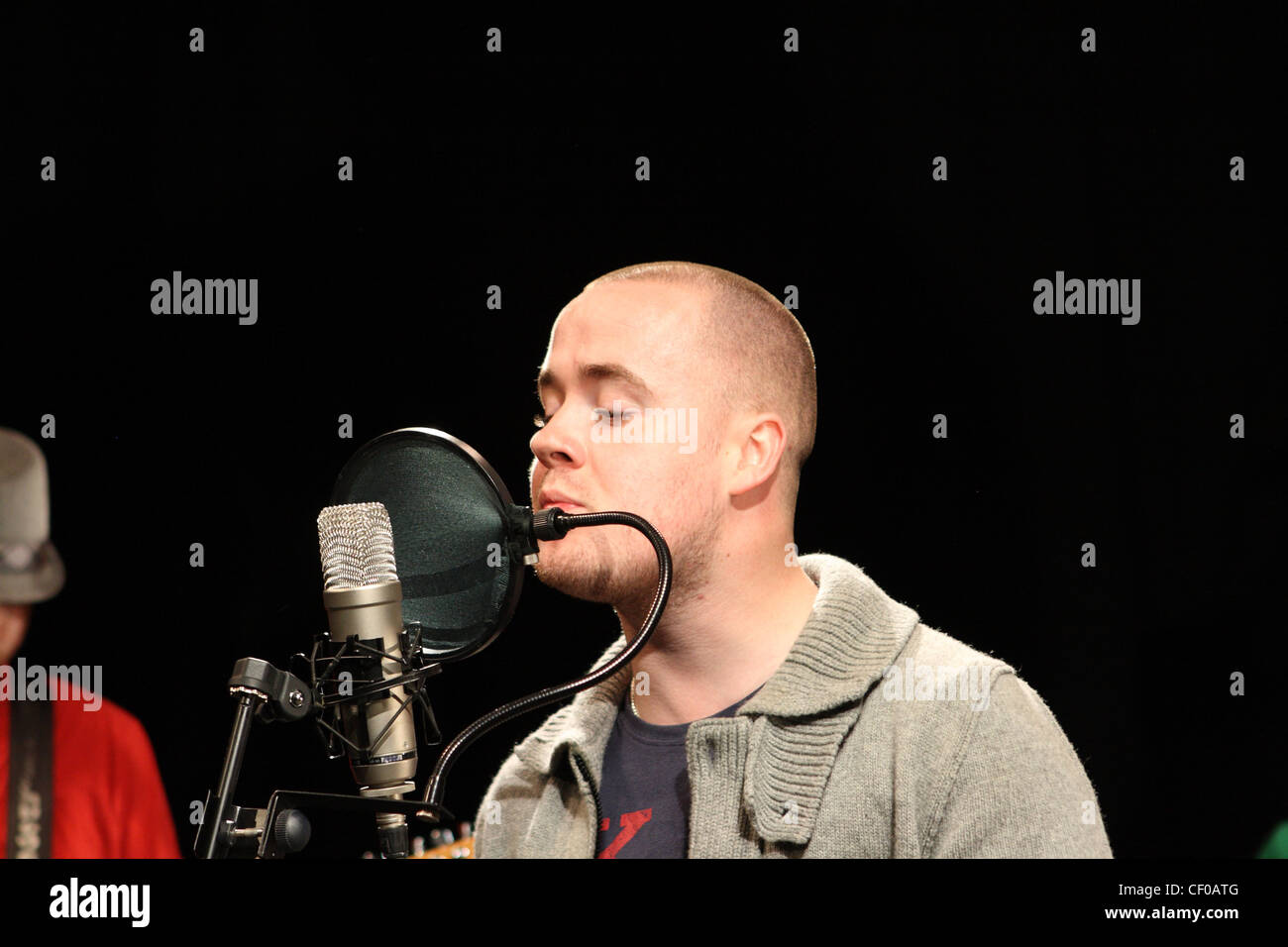 Singer, songwriter Maverick Sabre performs 'I need' for students at the ...